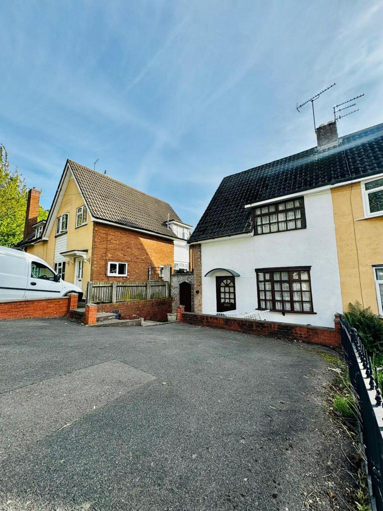 Langstone Road, Dudley, DY1 2NL 2 bed semi-detached house - £975 pcm (£ ...