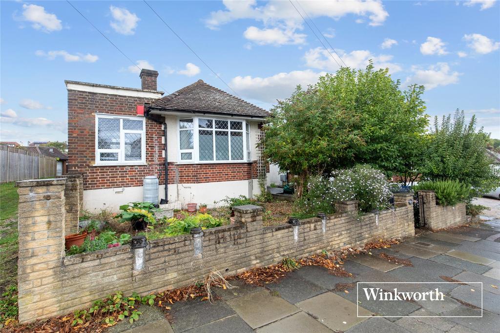 Woodfall Avenue, High Barnet, EN5 2 bed bungalow - £650,000