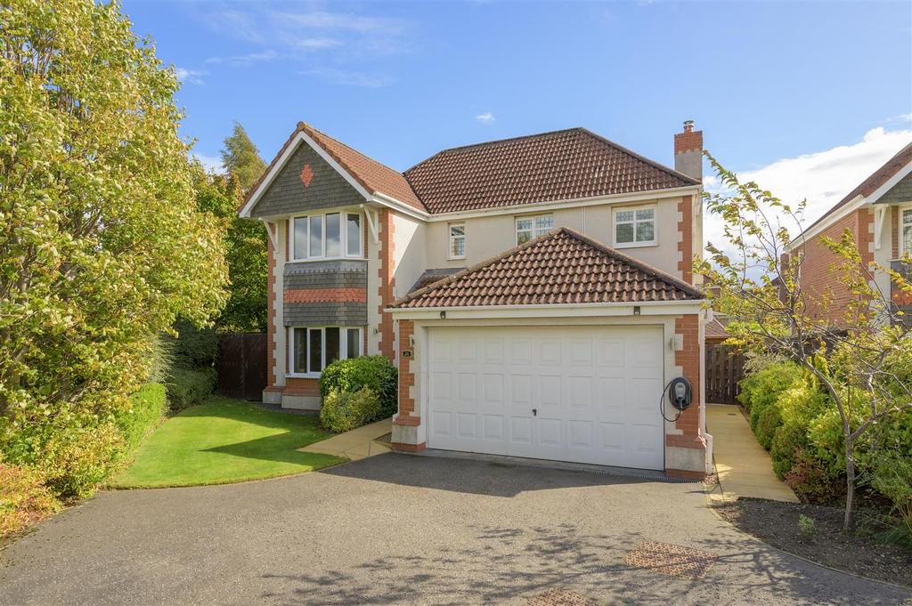26 Bruce Gardens, Dunfermline, KY11 8HG 4 bed detached house - £399,950