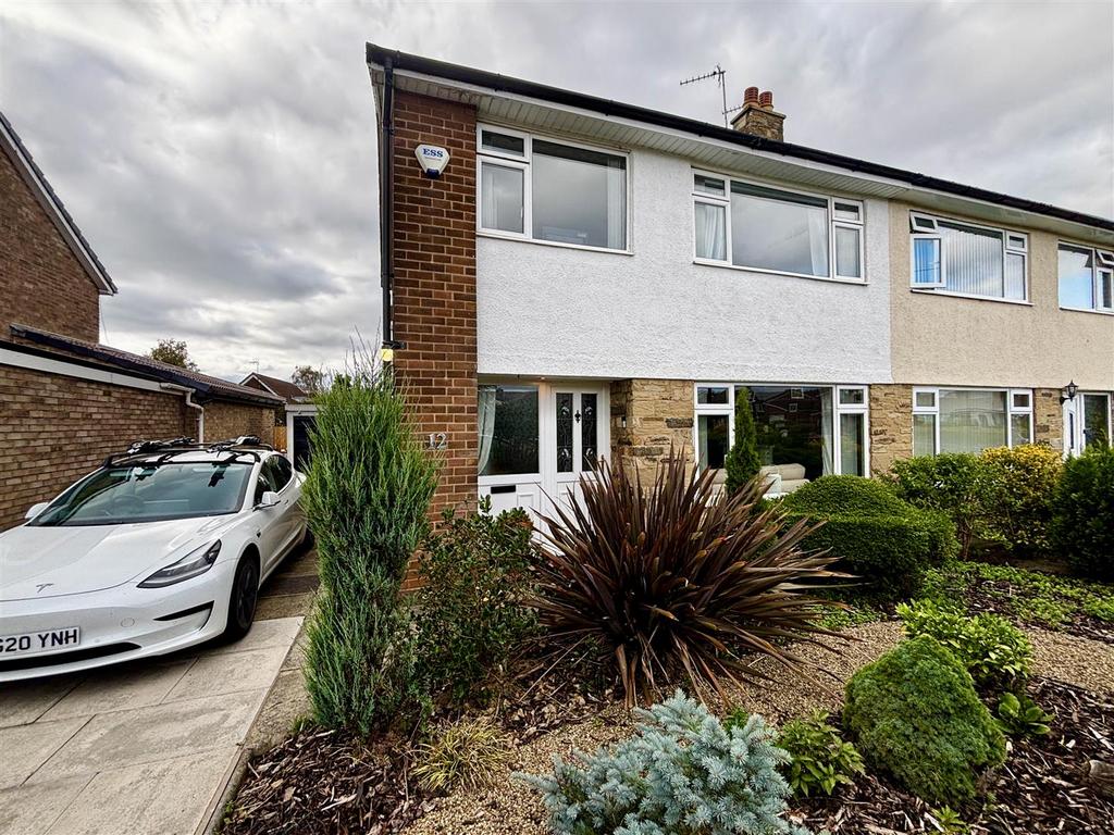 Lindsay Road, Garforth, Leeds 3 bed semi-detached house - £329,995