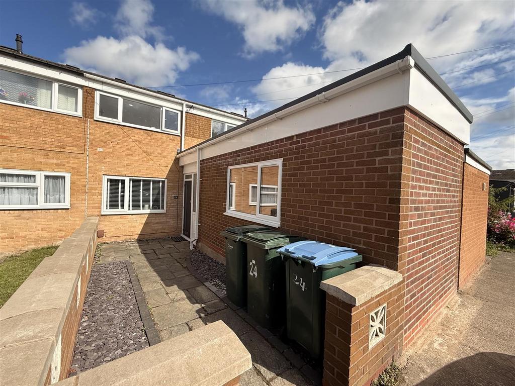 Campion Close, Coventry CV3 4 bed terraced house - £1,200 pcm (£277 pw)