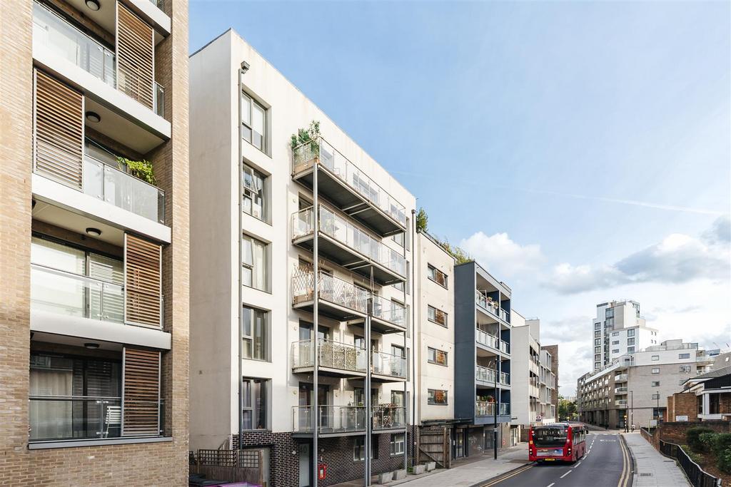 Bow Common Lane, London 1 bed flat - £1,850 pcm (£427 pw)