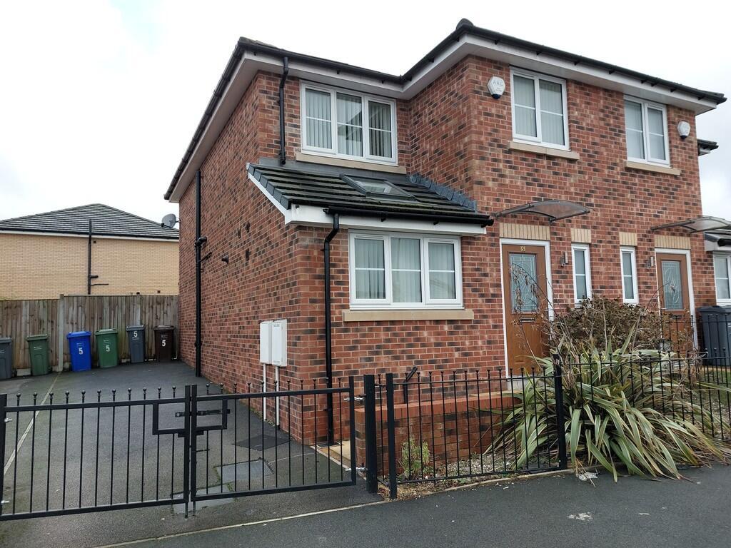 Eyam Road, Manchester M8 3 bed semi-detached house - £1,600 pcm (£369 pw)