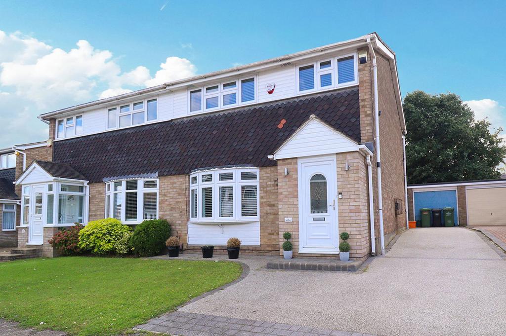 Falstones, Lee Chapel North... 3 bed semi-detached house - £385,000