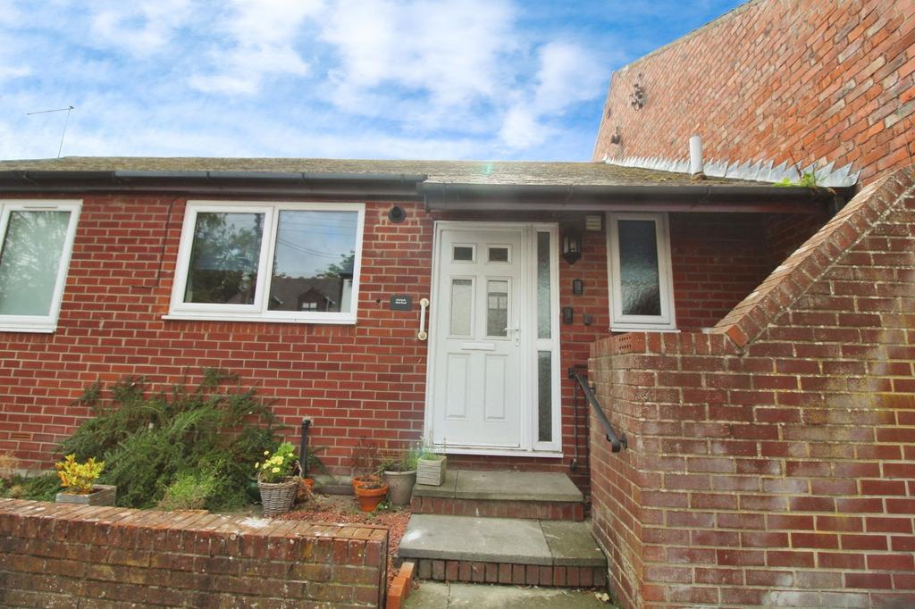 Main Road, Wylam NE41 1 bed terraced bungalow for sale - £190,000