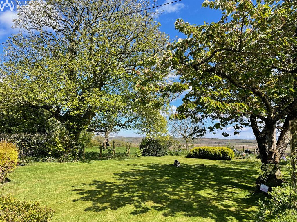 Capel Coch, Llangefni, LL77 3 bed cottage for sale - £355,000