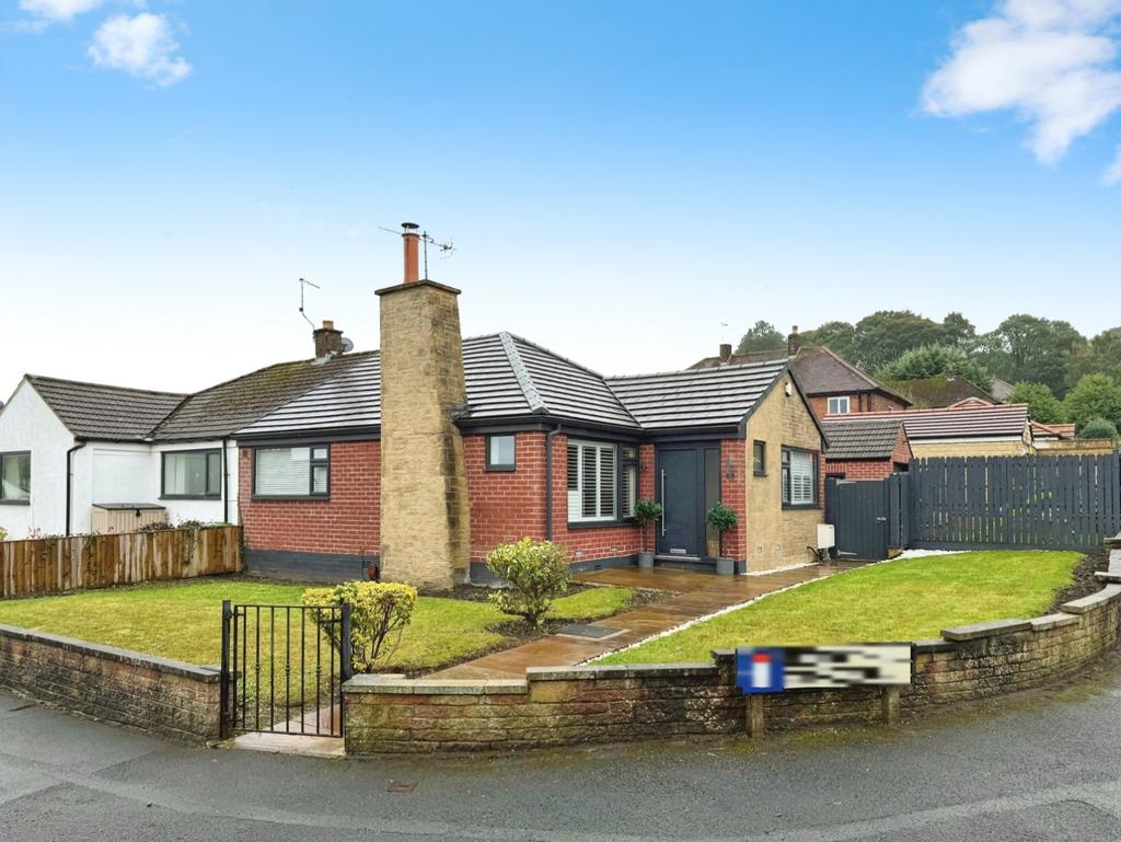 Derry Hill Gardens, Menston 2 bed semi-detached bungalow for sale - £ ...