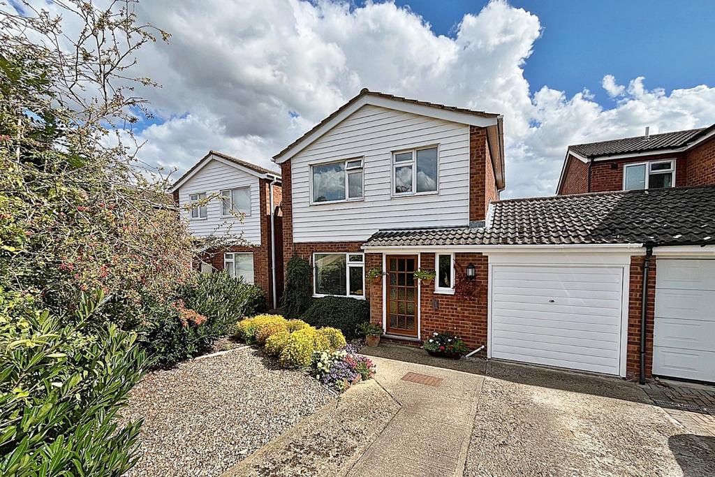 Kingfisher Road, Flitwick 3 bed link detached house for sale - £375,000