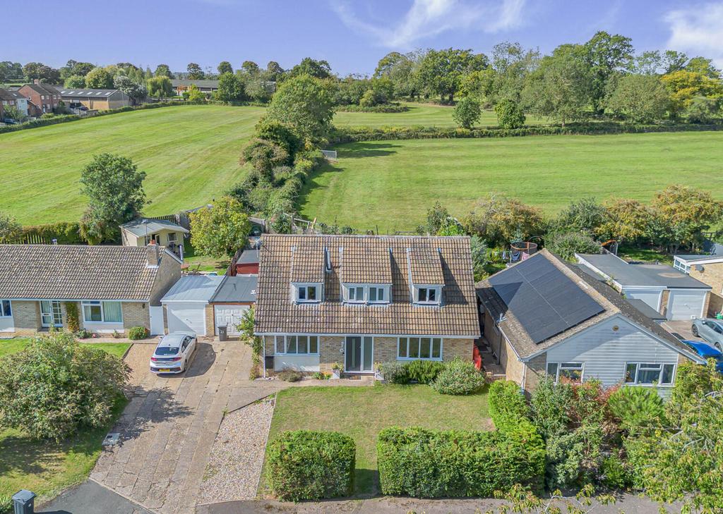 Mill View, Gazeley CB8 4 bed chalet - £500,000