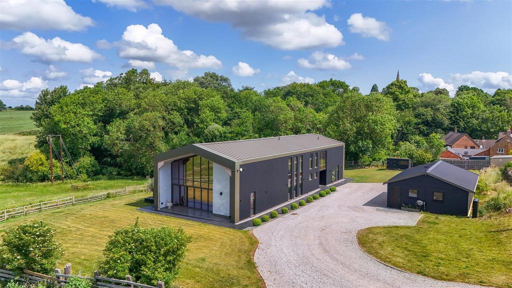 Frog Hall, Brixworth, Northampton 5 bed barn conversion for sale - £ ...