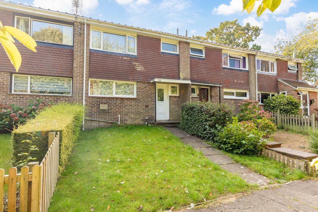Selsey Road, Crawley RH11 3 bed terraced house for sale - £300,000