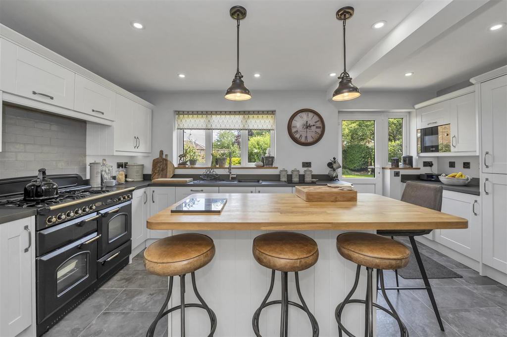 Thistledown Drive, Ixworth, Bury St.... 5 bed detached house - £525,000