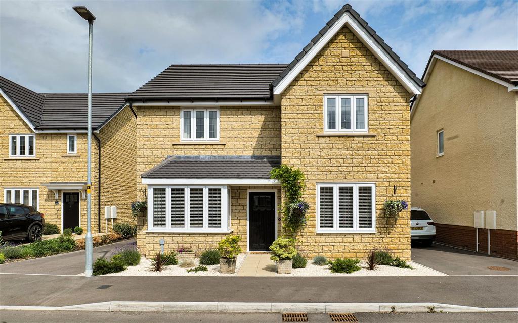 Chervil Avenue, Melksham SN12 4 bed detached house - £460,000