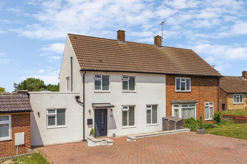 Wilshere Crescent, Hitchin, SG4 3 bed semi-detached house - £650,000