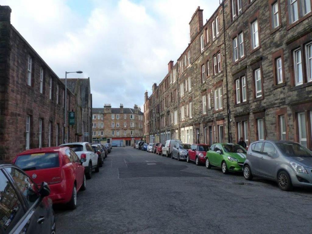 Albion Place, Leith, Edinburgh 1 bed flat - £995 pcm (£230 pw)