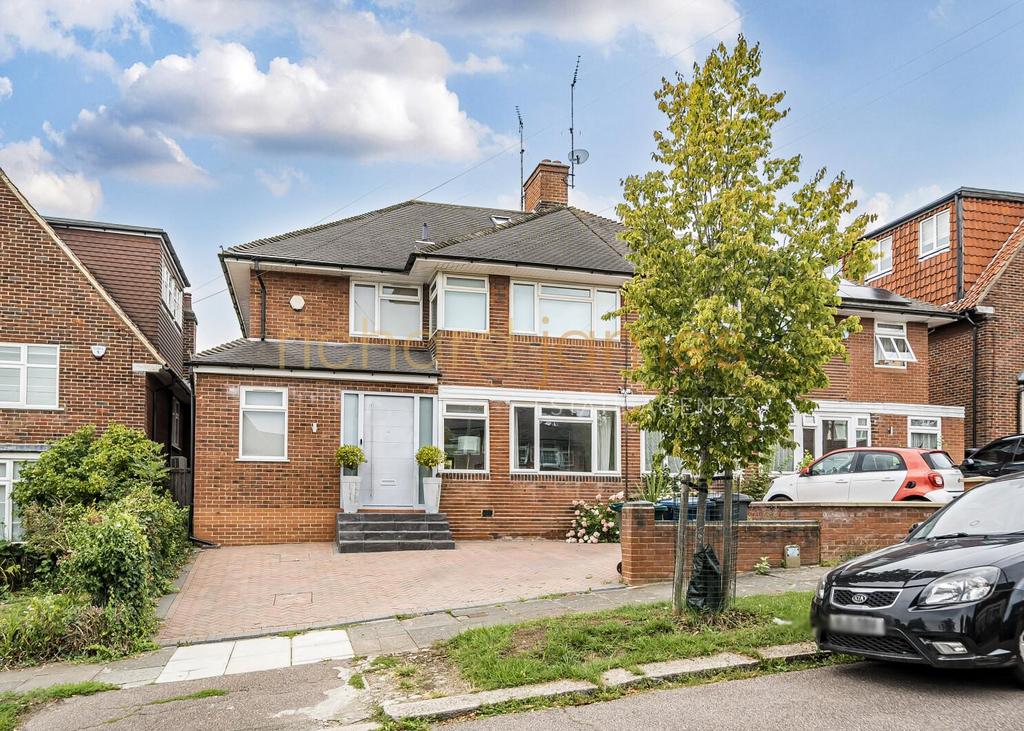 Sunnyfield, Mill Hill, London, NW7 5 bed house - £1,500,000