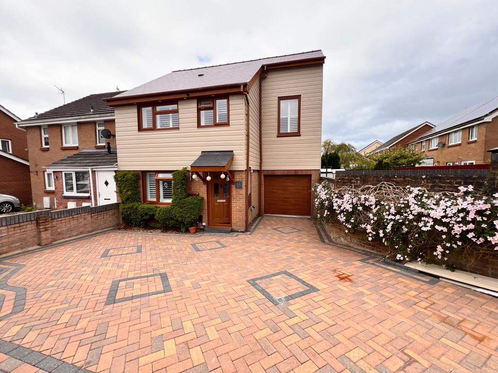 The Wheate Close, Rhoose CF62 3HH 4 bed semi-detached house - £355,000