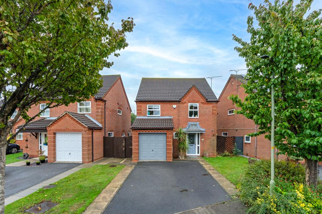 Snowdrop Close, Hertfordshire CM23 3 bed detached house - £545,000