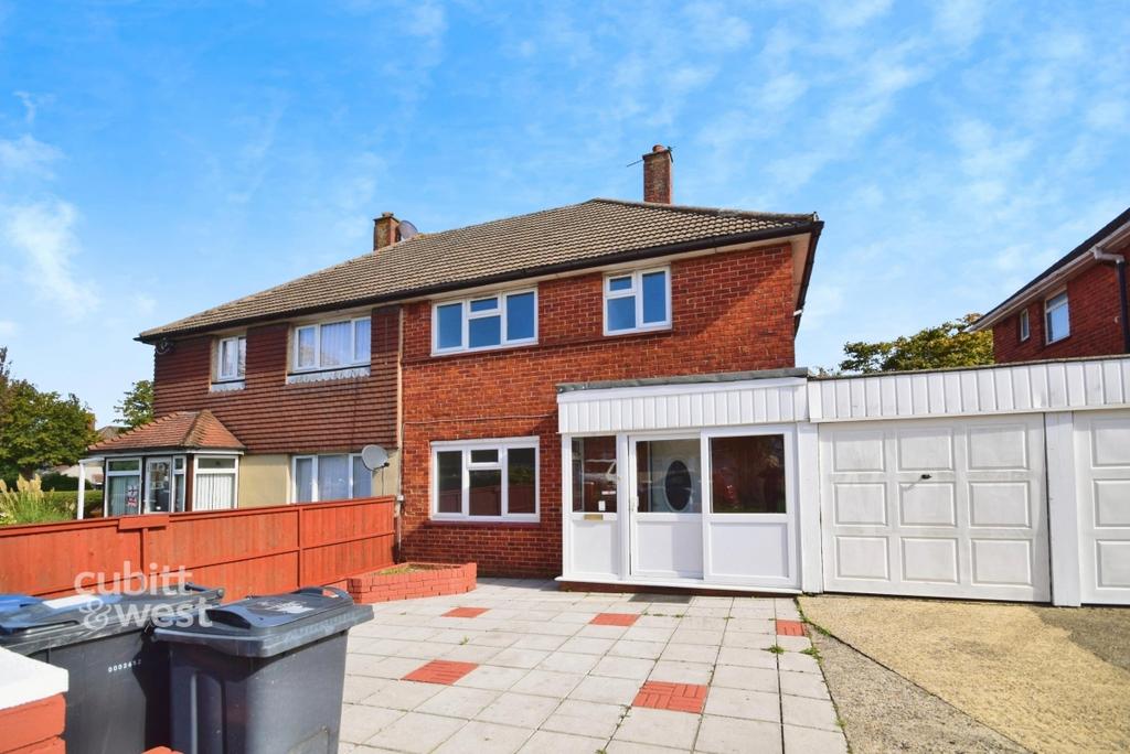 Homestead Way New Addington CR0 3 bed semi-detached house - £2,200 pcm ...