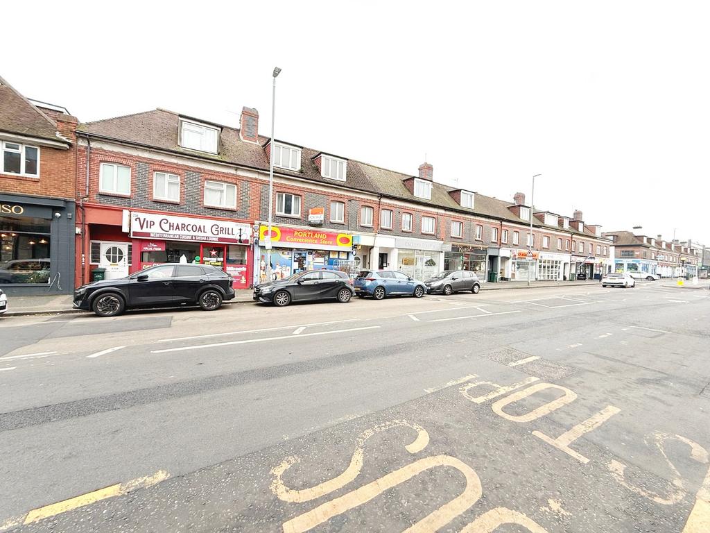 Portland Road, Hove BN3 2 bed flat - £1,350 pcm (£312 pw)