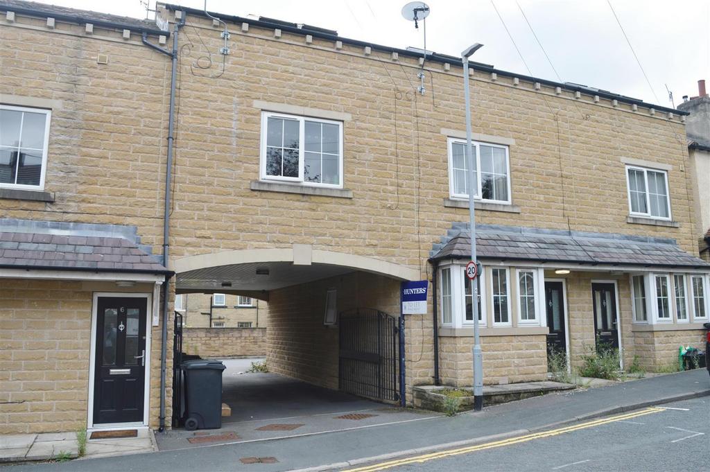 Elizabeth Street, Elland, HX5 0JY 2 bed flat - £595 pcm (£137 pw)
