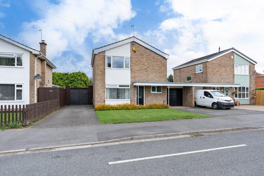 Robin Hoods Walk, Boston, PE21 3 bed detached house - £220,000