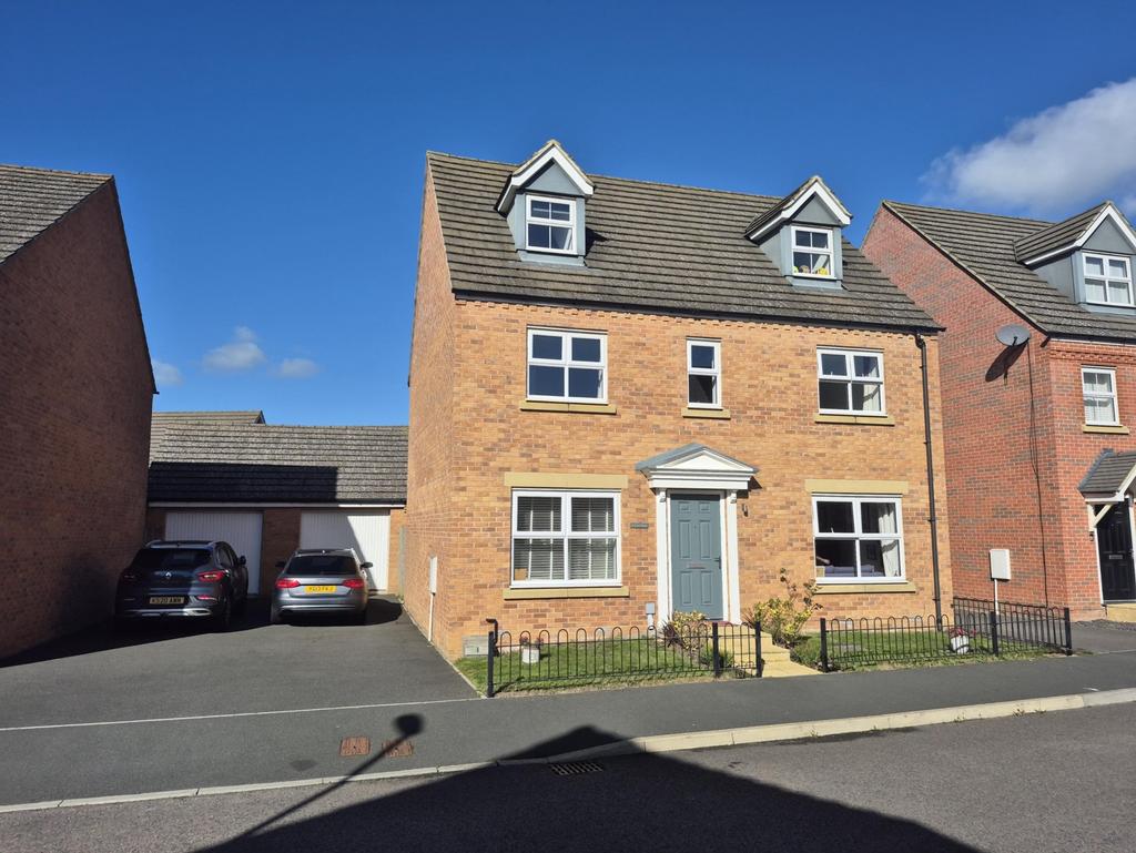 Carr Road, Moulton, NN3 7AY 5 bed detached house for sale - £500,000