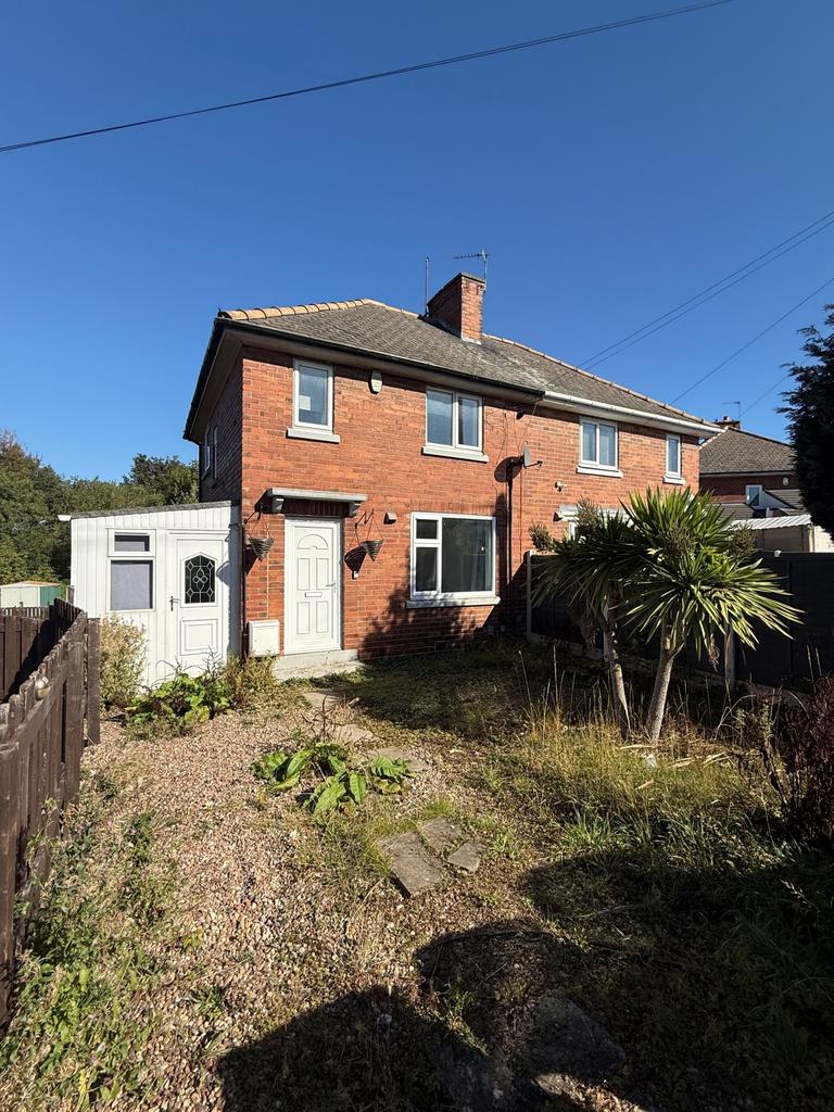 27 Shenstone Road, Rotherham 2 bed semi-detached house - £795 pcm (£183 pw)