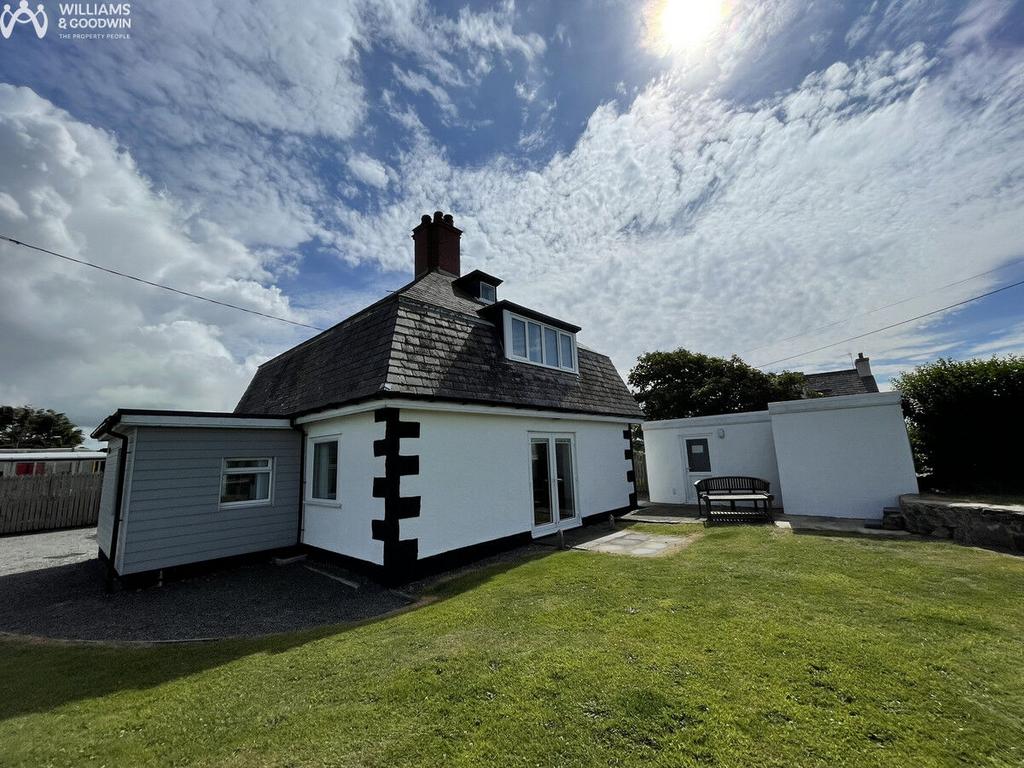 Station Road, Rhosneigr, LL64 3 bed detached house - £1,000 pcm (£231 pw)