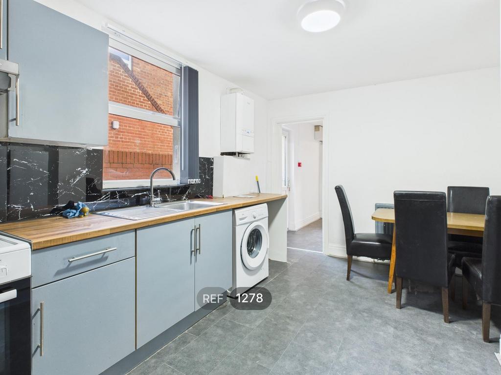 Flat 1, 121 Coltman Street, Hull, HU3... 2 bed apartment - £695 pcm (£ ...