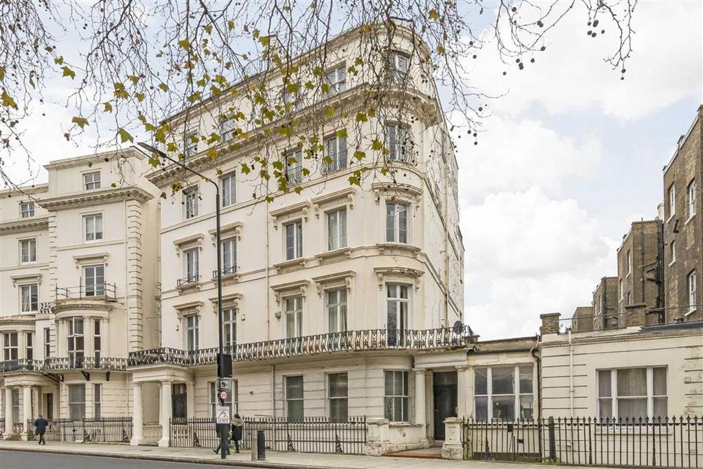 Bishops Bridge Road, London W2 2 bed flat - £4,000 pcm (£923 pw)