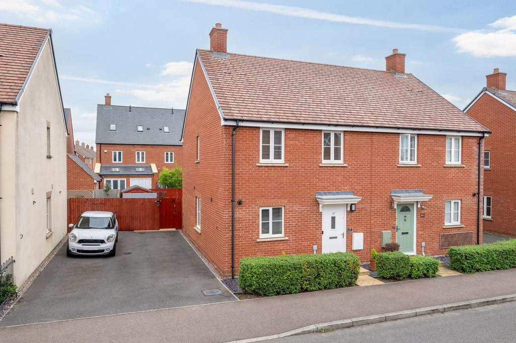 Grange Drive, Hitchin SG5 3 bed semi-detached house - £375,000