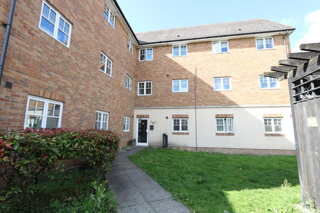 Caspian Way, Purfleet 2 bed flat - £1,250 pcm (£288 pw)