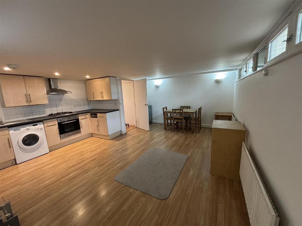 Gazelle House | Stratford | E15 2 bed apartment - £1,800 pcm (£415 pw)