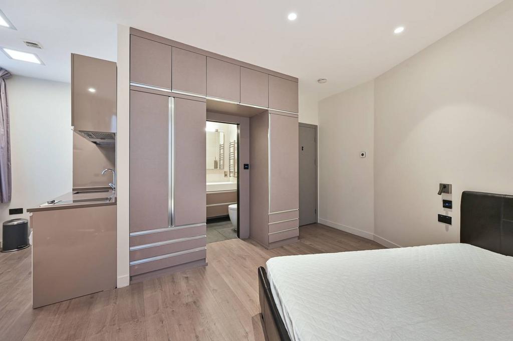 Brent Street, Hendon, LONDON, NW4 Studio - £1,450 pcm (£335 pw)