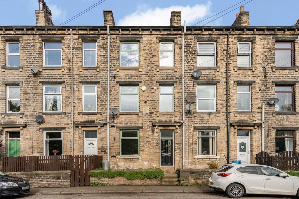 Oldham Road, Sowerby Bridge HX6 2 bed terraced house - £185,000
