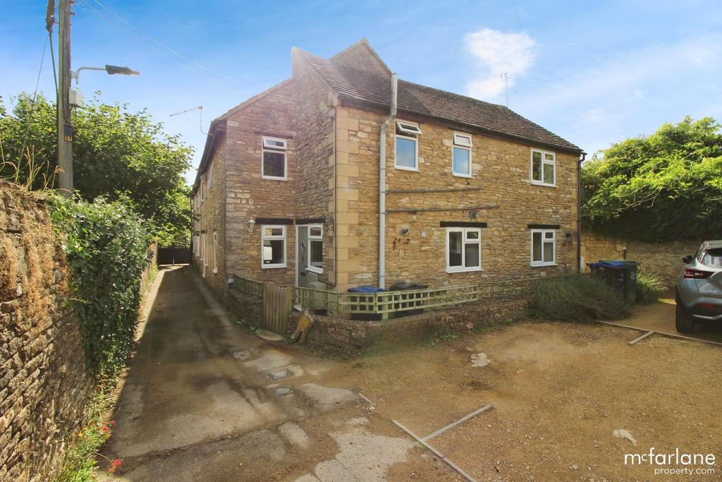 Red Lion Lane, Swindon SN6 3 bed cottage - £1,500 pcm (£346 pw)