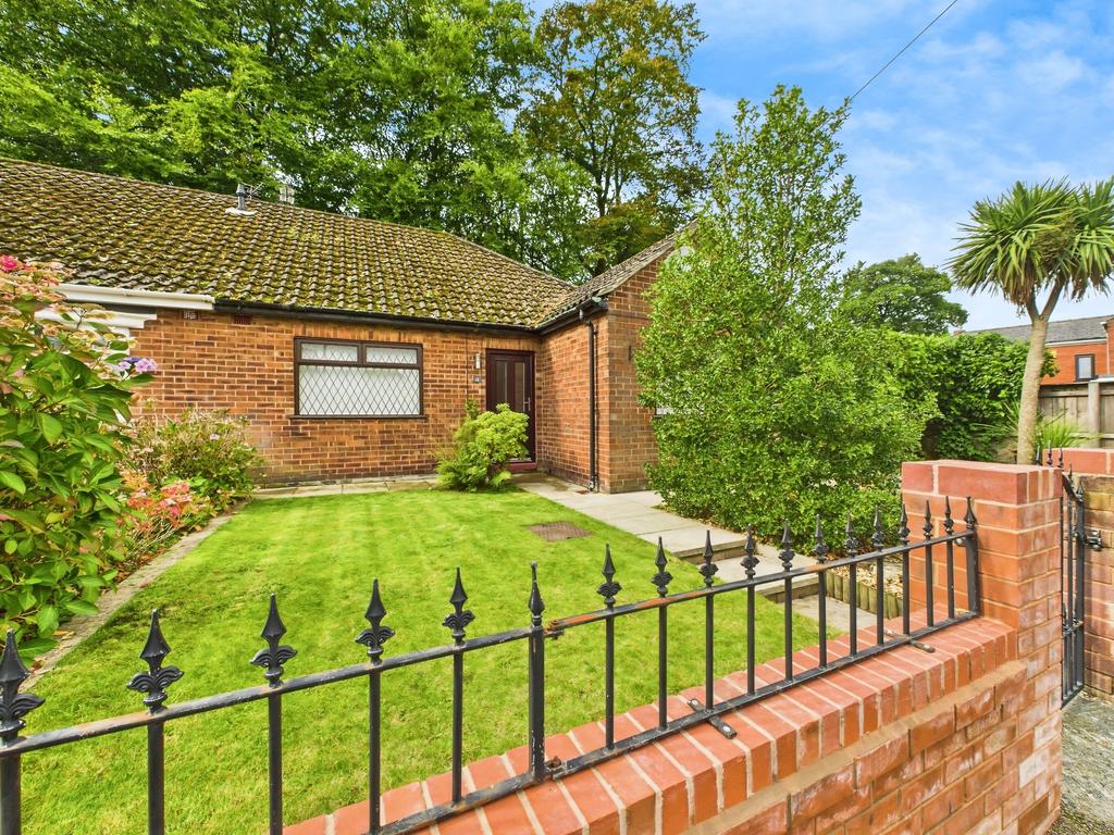 Ross Close, Whelley, Wigan, WN2 3 bed bungalow - £195,000