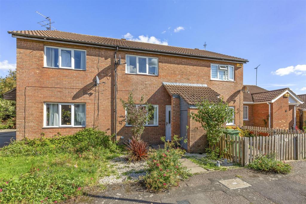 Enborne Close, Aylesbury HP21 2 bed terraced house - £260,000