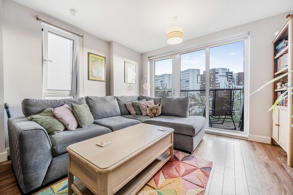 Tarves Way, London 2 bed apartment for sale - £425,000