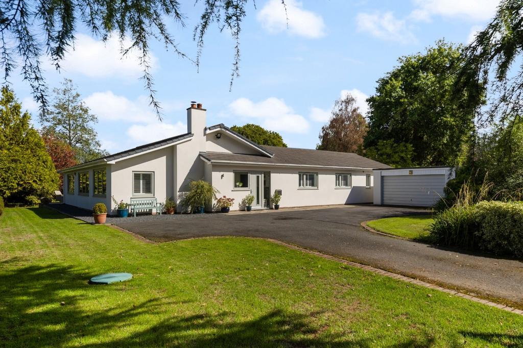 Alfrick Village, Near Malvern... 4 bed village house - £750,000