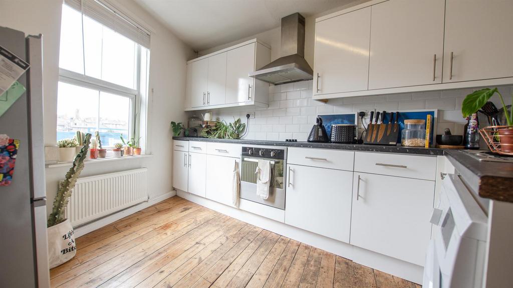 Holgate Road, York, YO24 4AB 1 bed flat - £875 pcm (£202 pw)
