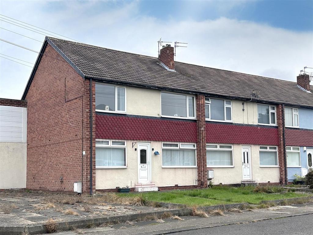Romanby Gardens, Brookfield... 2 bed flat - £75,000