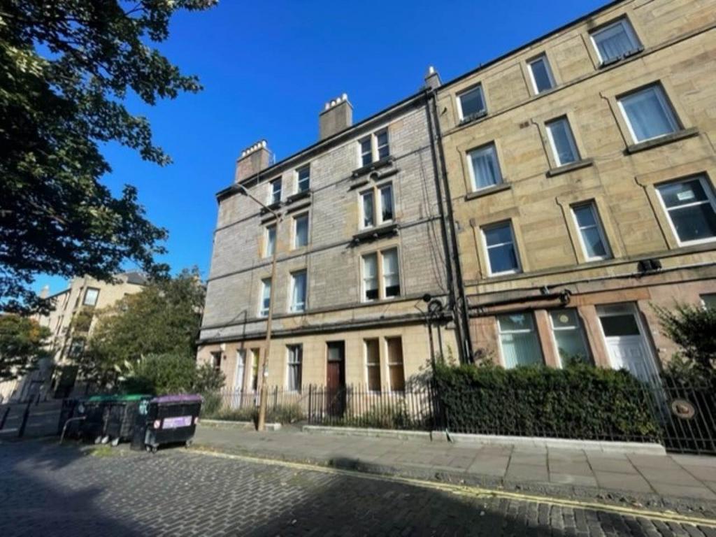 Dickson Street, Leith, Edinburgh 1 bed flat - £950 pcm (£219 pw)