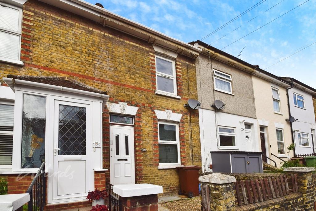Bowes Road Rochester ME2 3 bed terraced house to rent - £1,300 pcm (£ ...