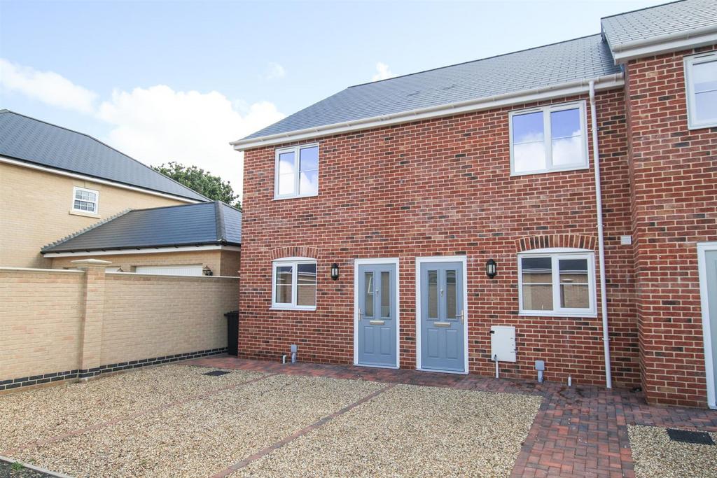 Leonard Court, Rollesby 2 bed end of terrace house - £995 pcm (£230 pw)