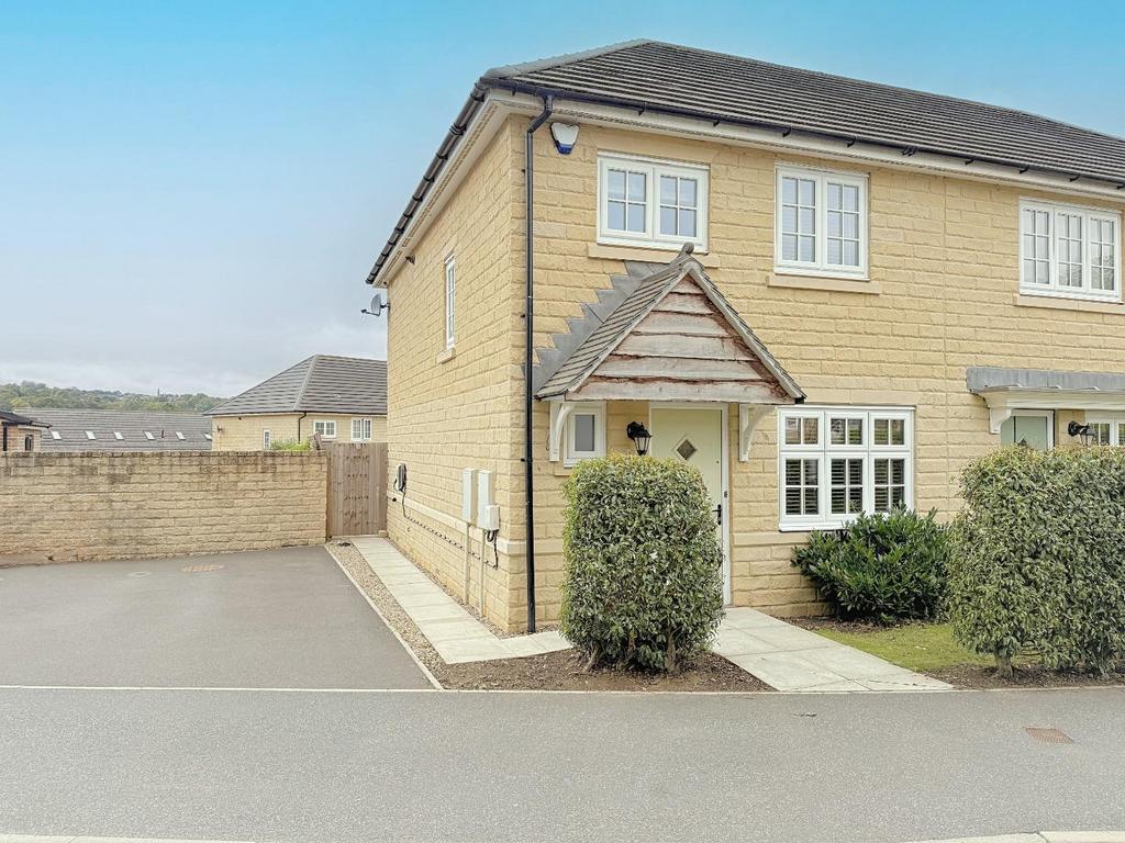Low Hall Road, Horsforth 3 bed end of terrace house for sale - £201,000
