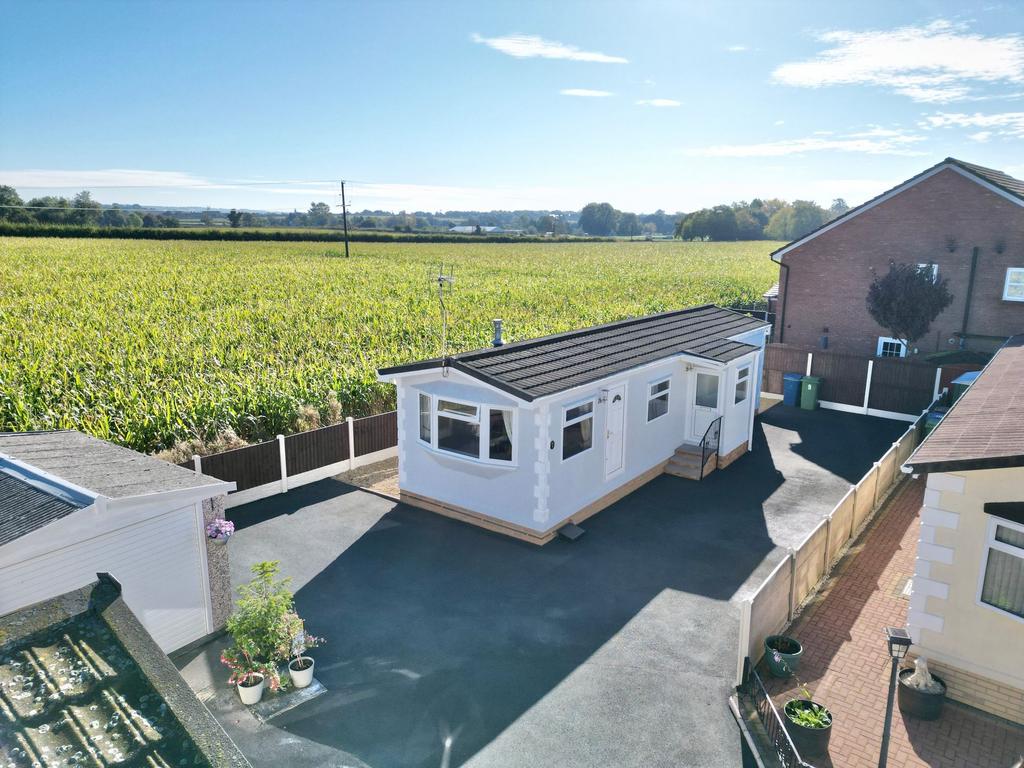 Yarnfield, Stone, ST15 2 bed park home - £67,500