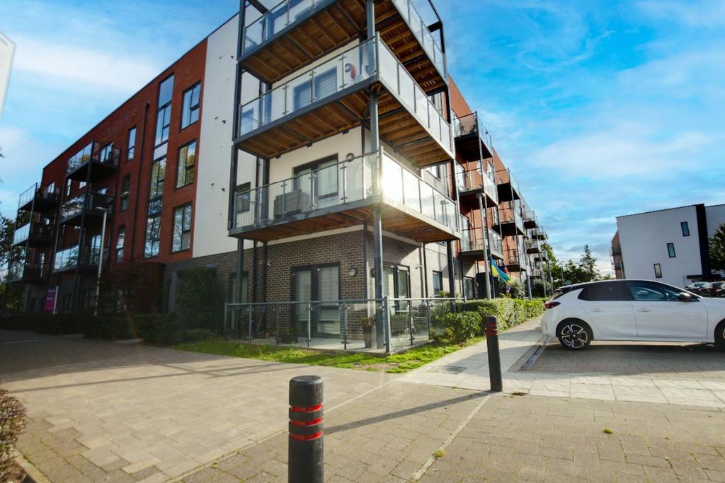 Flat, Primula Court, Safflower Lane... 1 bed apartment - £1,500 pcm (£ ...