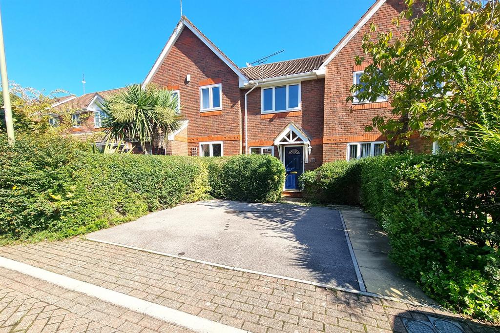 Knightwood Park 2 bed terraced house - £1,200 pcm (£277 pw)